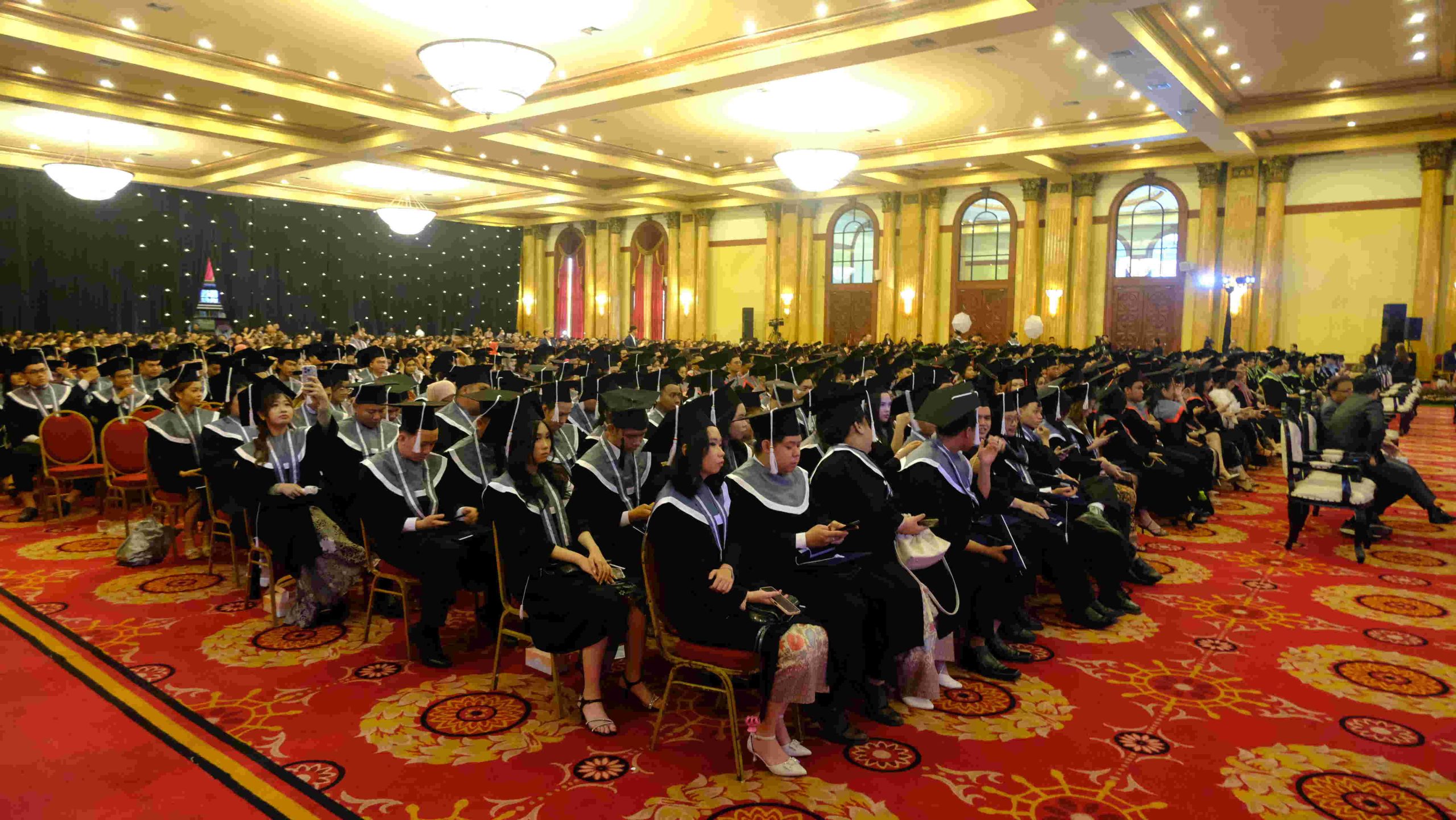 [Berita] Kampus IBI Kwik Kian Gie melaksanakan wisuda ke 36 di Balai ...